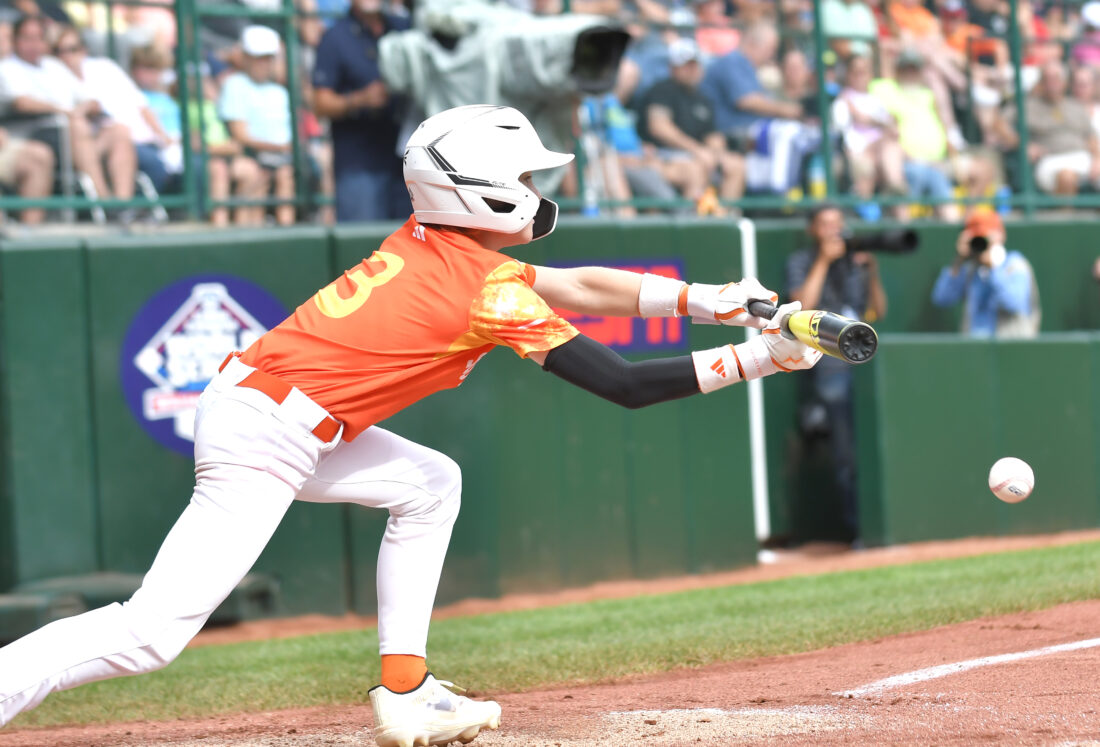Texas defeats Washington in an absolute thriller of a game at Lamade ...